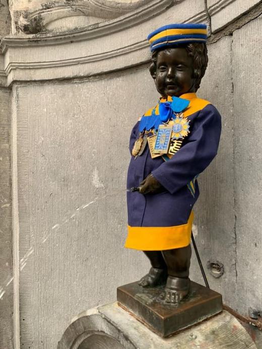 Manneken-Pis in the Confrérie des Dignitaires de l'Ordre de la Puce ...
